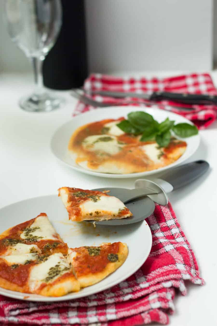 7 simple steps to a Caprese pizza – Petit Porcini