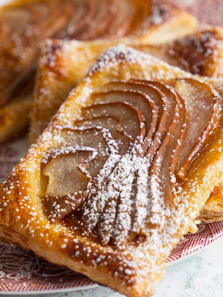 Mini Pear Tart Almondine – Petit Porcini